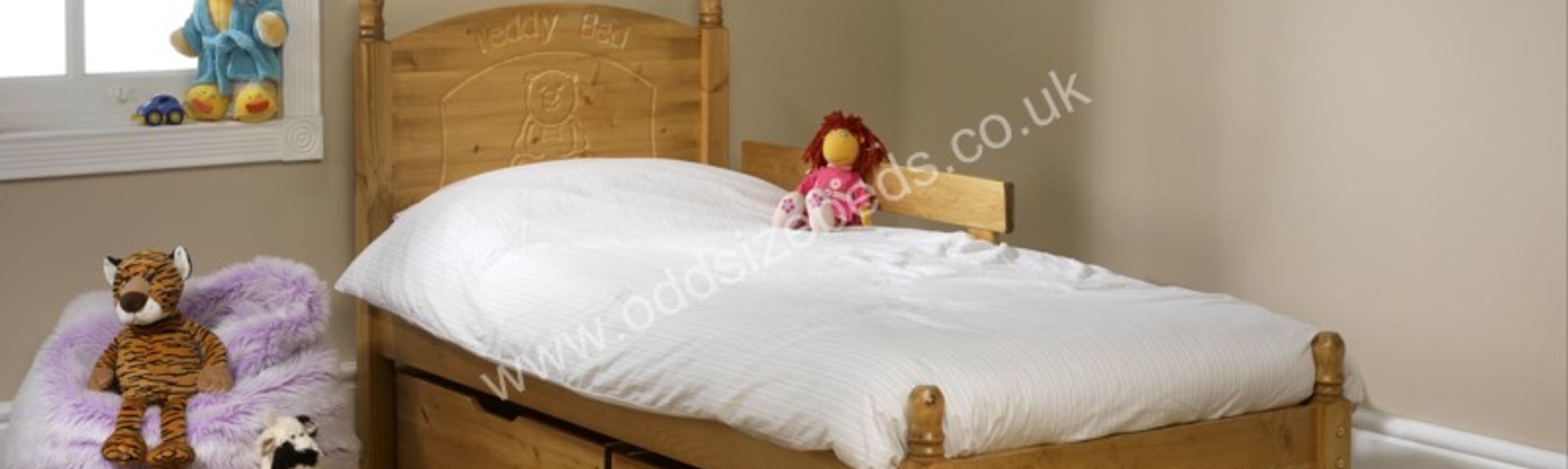 Child’s Wooden Bed – Teddy Motif
